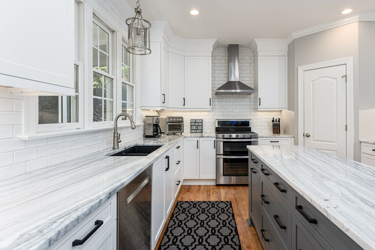 Download 10 Tips to Hiring a Contractor